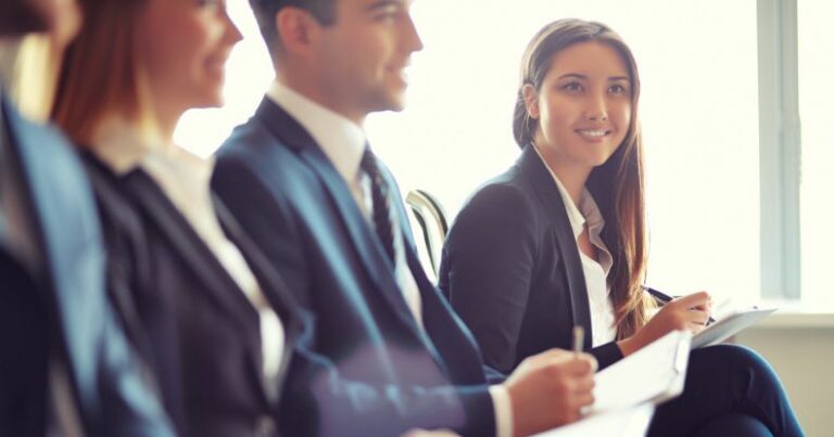 Capacitação profissional: tipos e vantagens na gestão do conhecimento ...